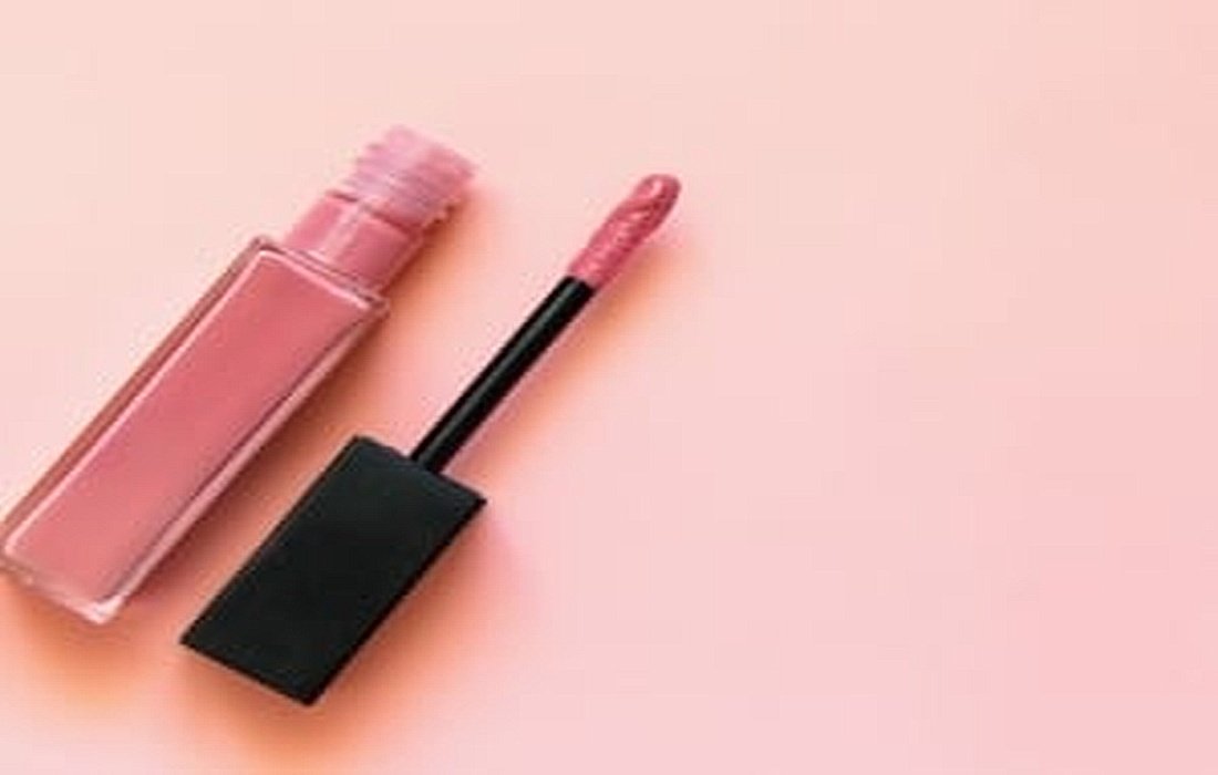Everything You Need to Know About Lipstick + Side Effects - SelmaDerma