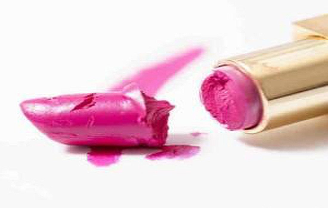 How to Fix Broken Lipstick in No Time + 2 Methods - SelmaDerma