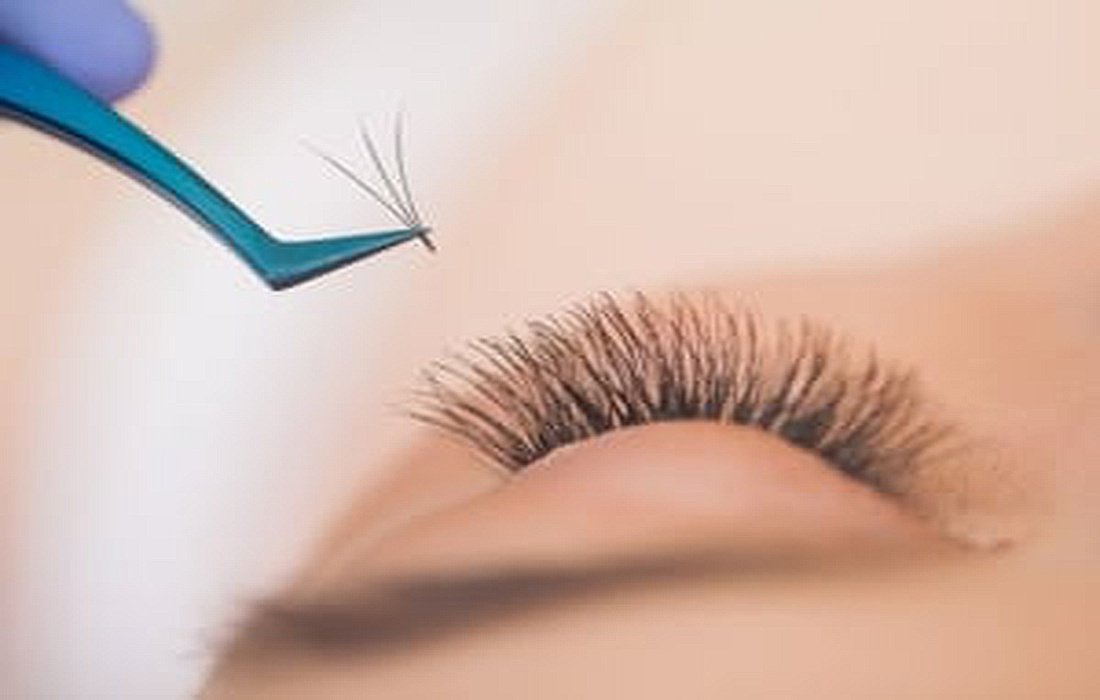 Everything About Eyelash Extensions and Implanting: Differences and ...