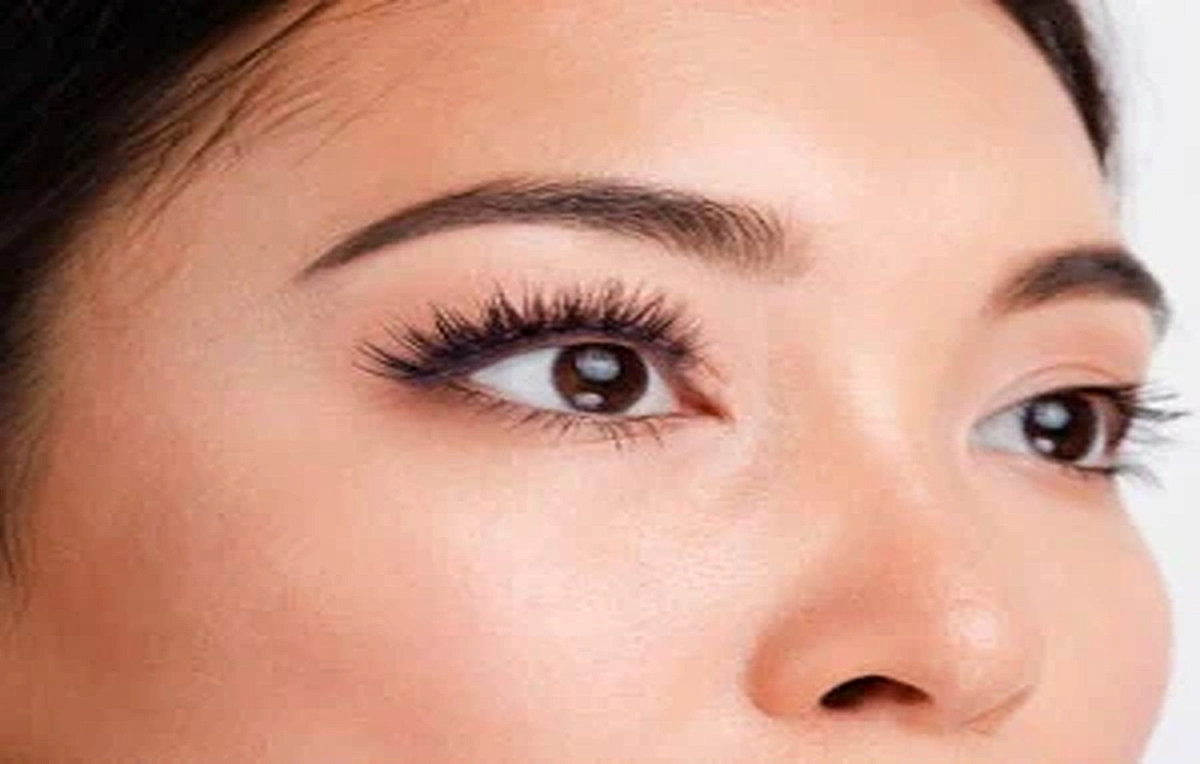 Easy Ways to Remove Eyelash Extensions at Home Without Damaging Your ...